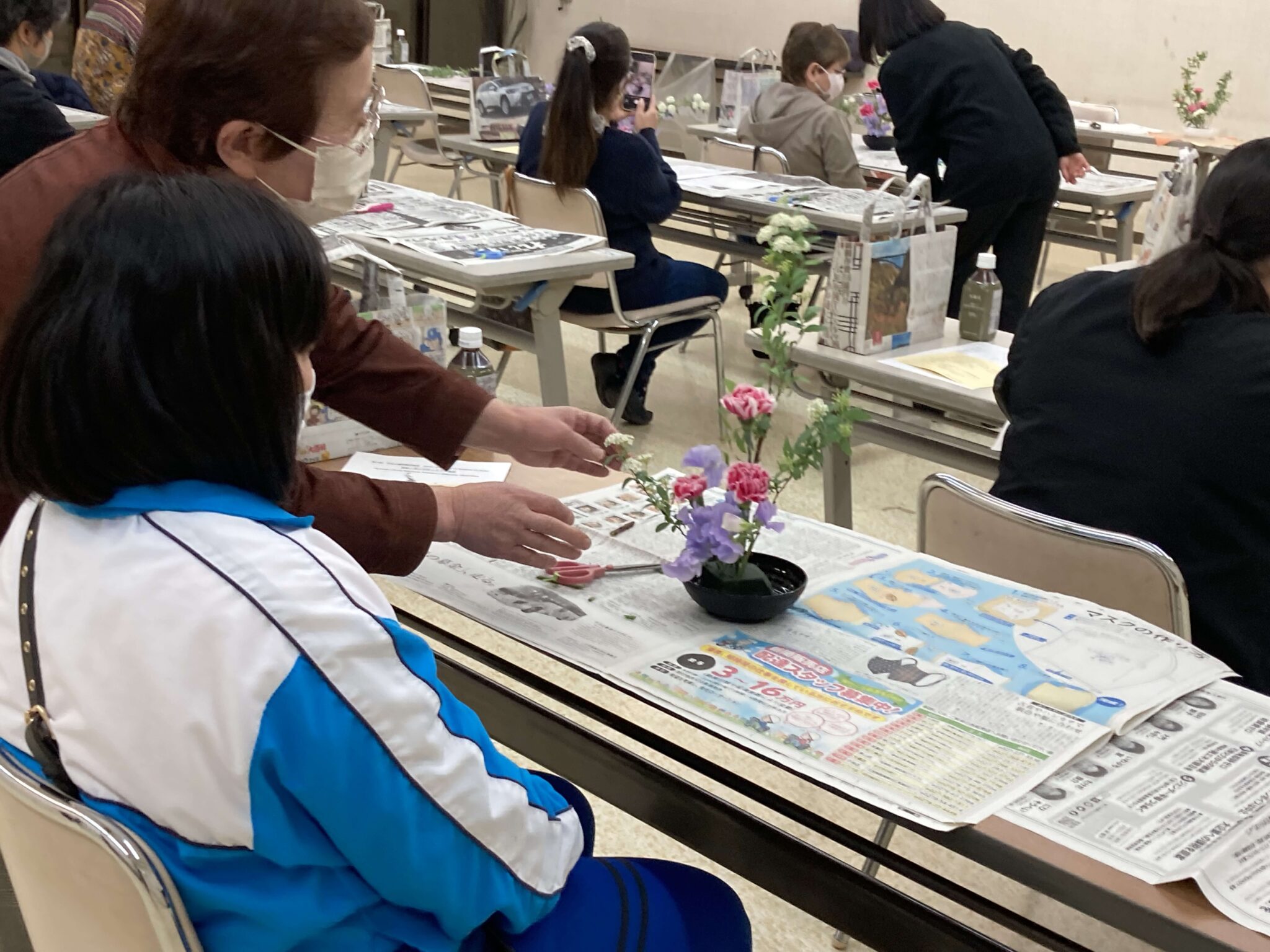 Realizamos atividade do grupo Bunka no Tsuyaku「Aula de Arranjo de Flor ... Realizamos atividade do grupo Bunka no Tsuyaku「Aula de Arranjo de Flor ...