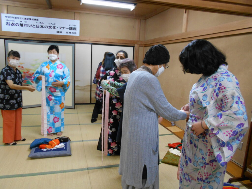 Realizamos Aula do Grupo Bunka no Tsuyaku「Yukata, Cultura e Etiqueta ... Realizamos Aula do Grupo Bunka no Tsuyaku「Yukata, Cultura e Etiqueta ...