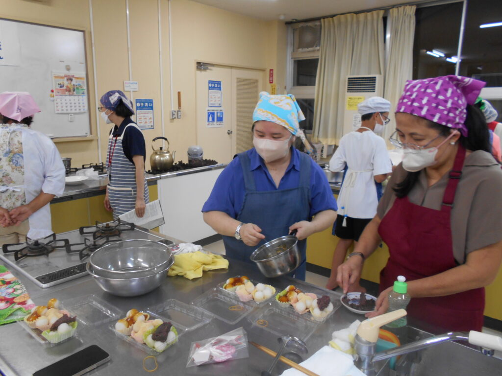 Foi realizada aula do grupo Bunka no Tsuyaku: 「Otsukimi Dango & Cultura ... Foi realizada aula do grupo Bunka no Tsuyaku: 「Otsukimi Dango & Cultura ...